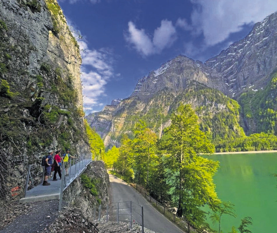 Nun wird der Wanderweg rund um den Klöntalersee offiziell eröffnet ...