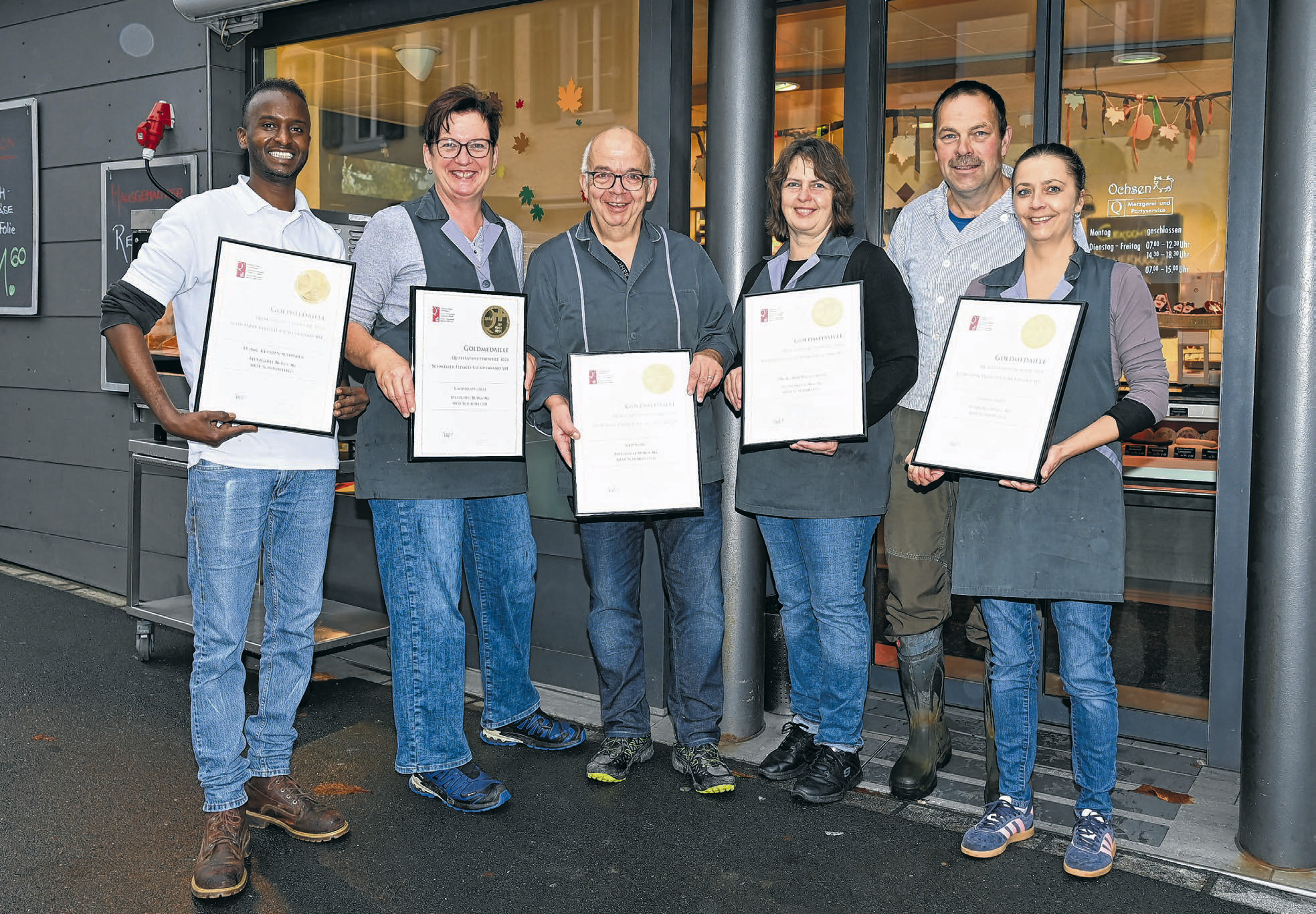 An Metzger Bürgis Würsten hängen zehn Medaillen - Hoefner