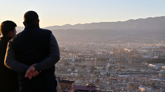 Zwei Jahre nach Beben: 400.000 in Türkei noch in Containern - Hoefner