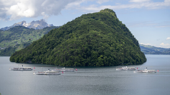 Dampfschiff Uri feiert mit Dampferparade seinen 125. Geburtstag ...
