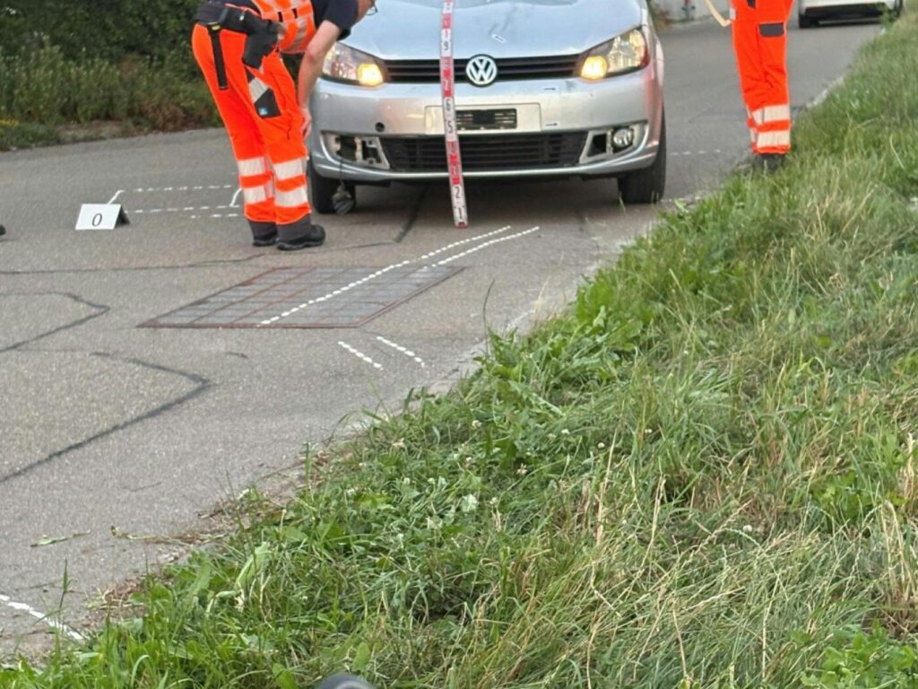 Velofahrer nach Kollision mit PKW in Benken ZH schwerverletzt - Höfner ...
